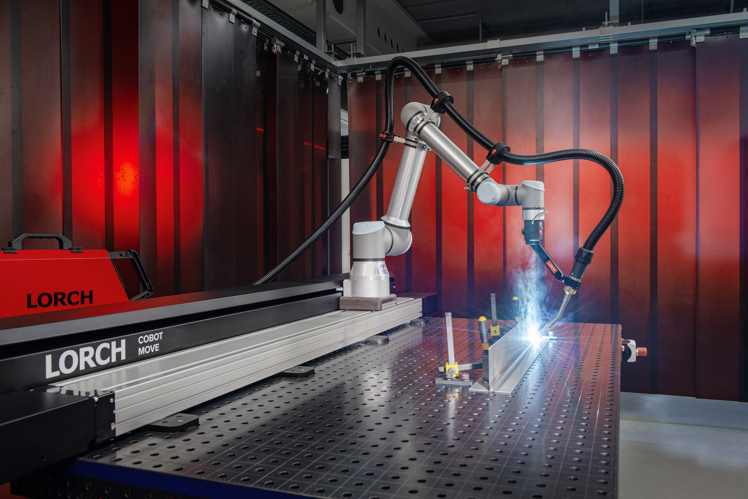 Lorch linear axis: more workspace and maximum freedom in cobot welding.